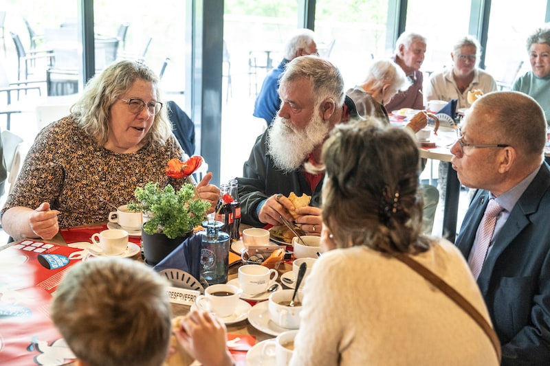 Verrassende ontmoetingen boven een bonensoepje: ‘We kennen dezelfde ...