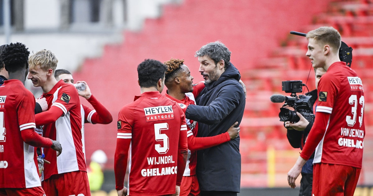 Oud-speler van Royal Antwerp (21) die debuteerde onder Mark van Bommel ...