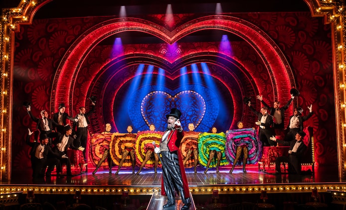 Vier sterren voor musical Moulin Rouge: overweldigende achtbaanrit om ...