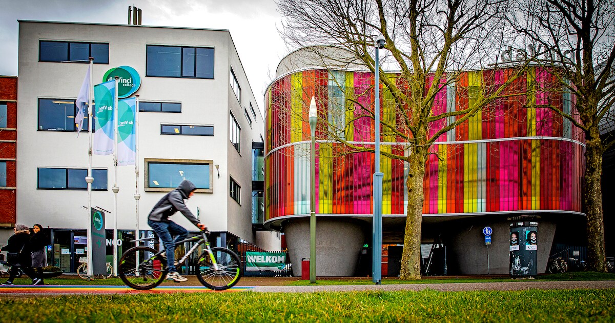 Extra beveiliging vanwege leerling (29) die na schorsing toch komt ...