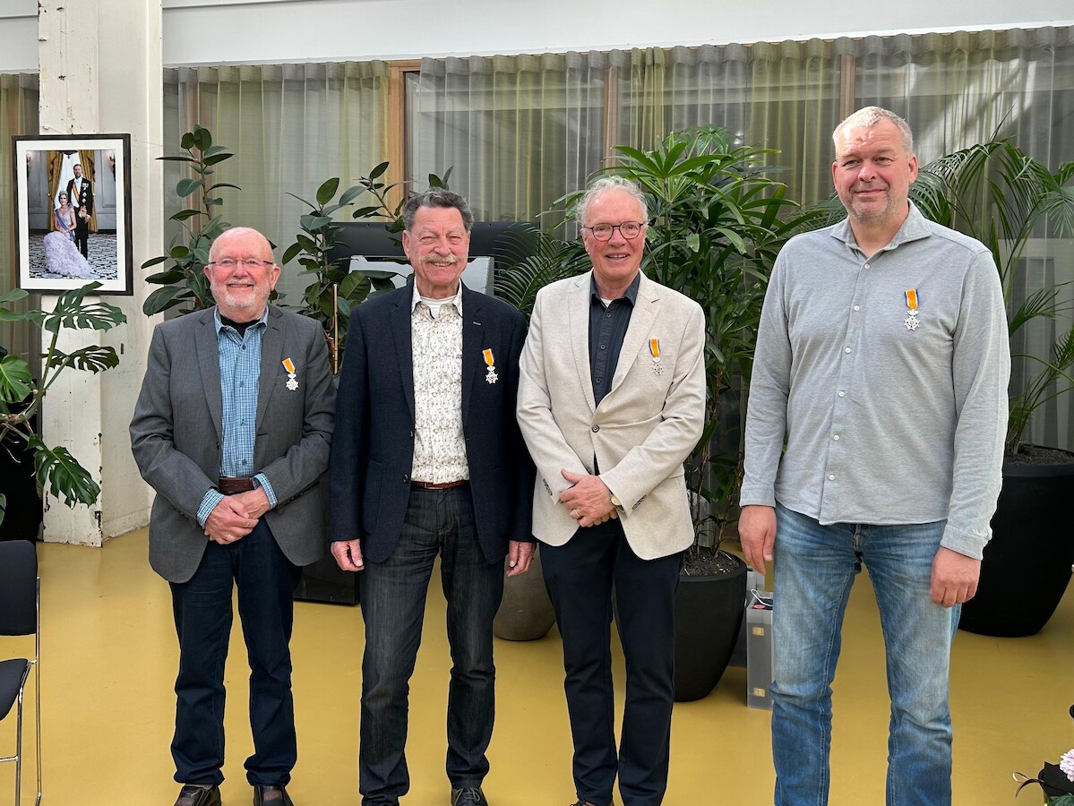 Mannenfeestje tijdens lintjesregen in Zevenaar: van ‘razende reporter ...