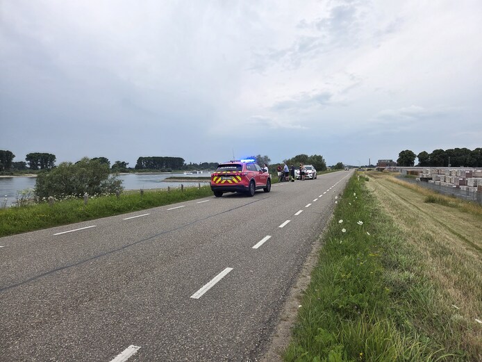 Poolse vrouw zwemt vanuit Duitsland de grens over en wordt bij Spijk ...