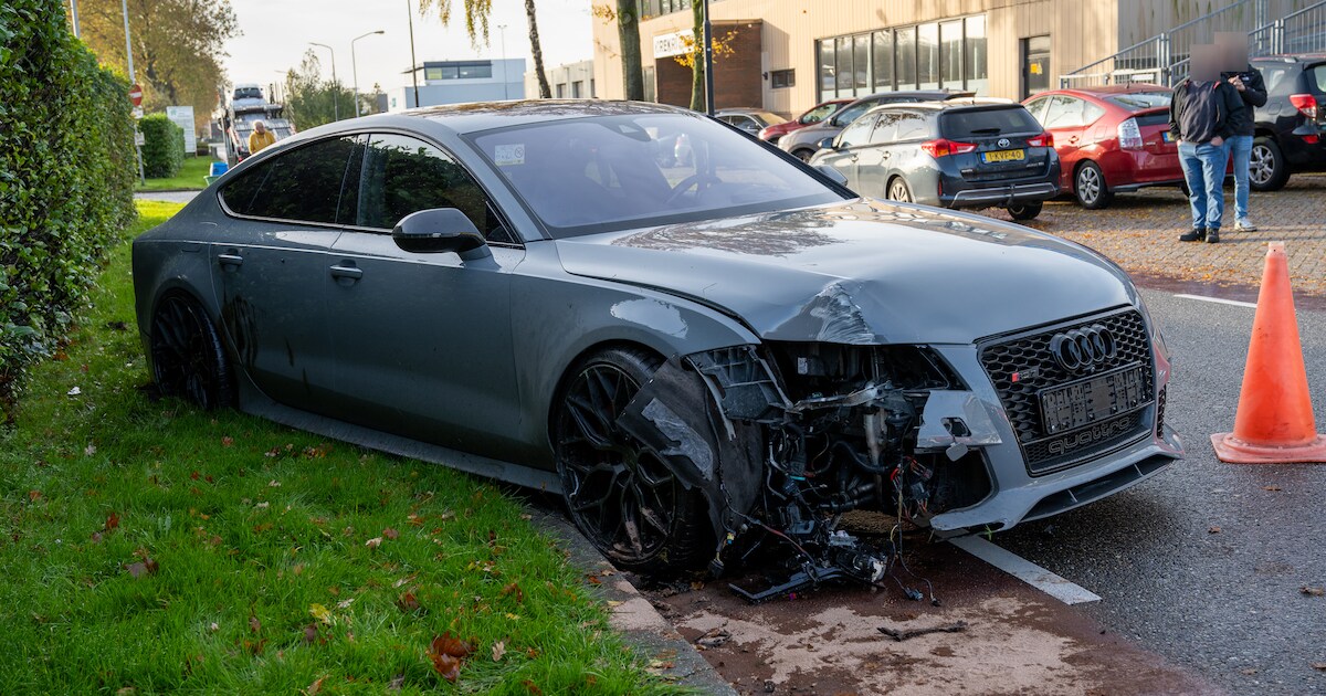 Snelle Audi in de kreukels na crash | De Ronde Venen | AD.nl