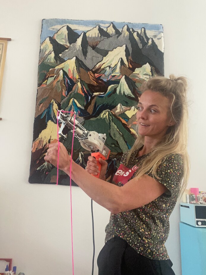 Meer dan honderd tapijten in huis: kunstenares Charlotte van Winden ...