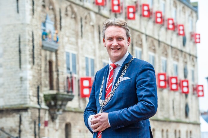 Goudse gemeenteraad wil dat burgemeester Pieter Verhoeve nog zes jaar ...