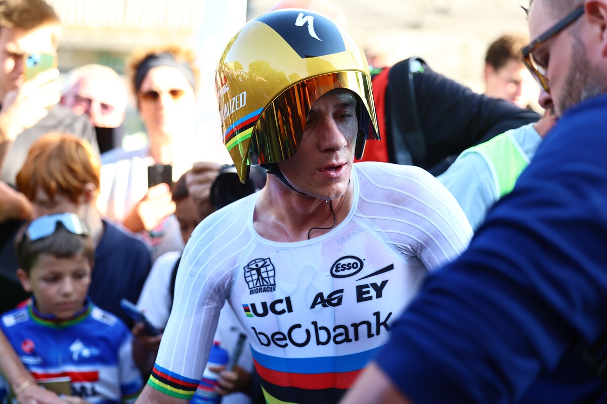 Remco Evenepoel verpulvert concurrentie in tijdrit en is nu ook beste ...