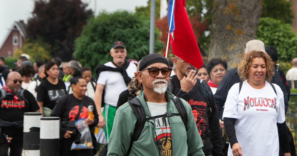 In juni was het te heet, nu was het prima weer voor een wandelend eerbetoon aan de eerste ...