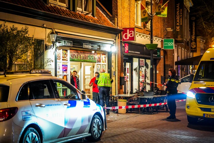 Man zwaargewond en bewusteloos op stoep gevonden na val uit raam ...