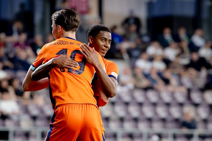 Jeugdvrienden van FC Twente pakken Europese titel: ‘Dat kan mijn vader niet zeggen’ | Enschede ...