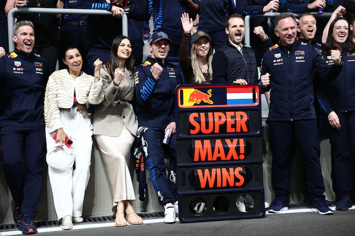 Met de pest in zijn lijf is Max Verstappen op zijn best: ‘Nog nooit iemand een ander zo zien ...