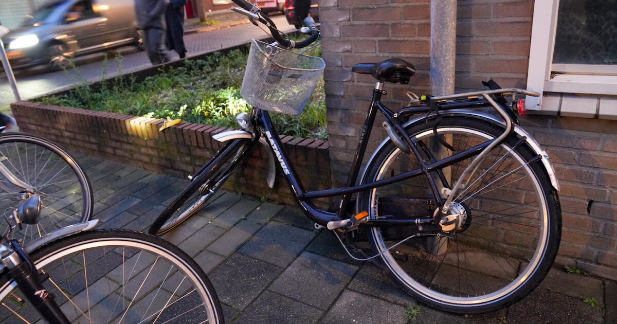 Fietser in botsing geraakt met auto in Helmond | Helmond | AD.nl