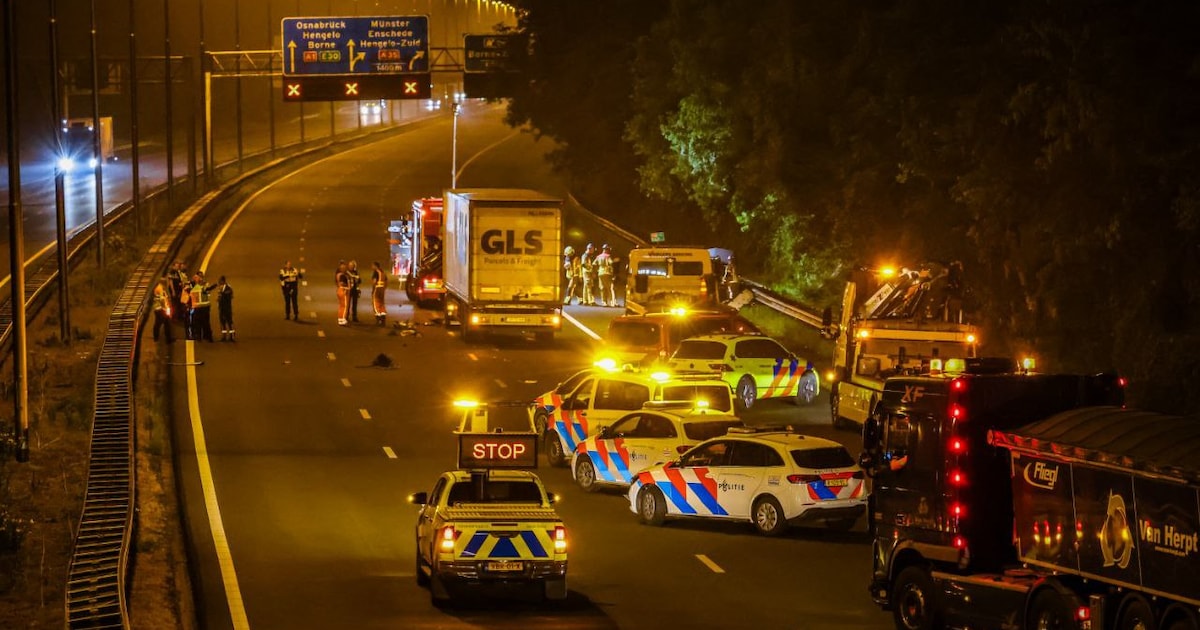 Voertuigen in beslag genomen na zwaar ongeval tussen vrachtwagen en auto op A35 bij Borne | 112 ...