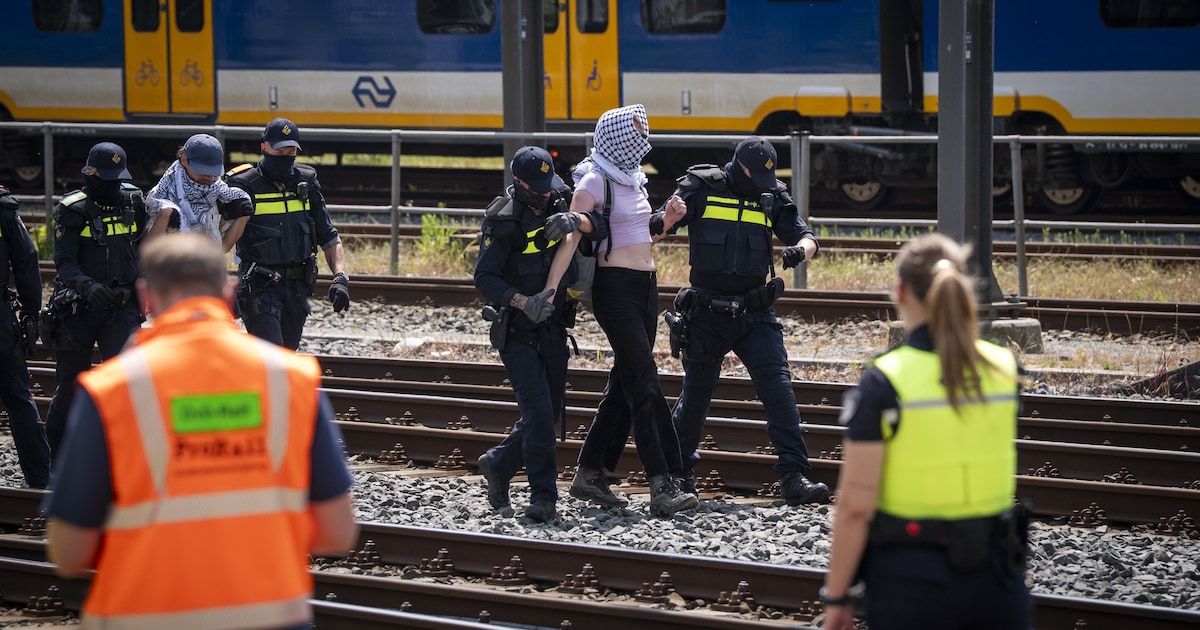 NS wil schade spoorblokkade Utrecht Centraal verhalen op demonstranten ...