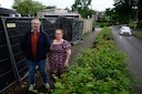 Helmer schrikt zich kapot als auto zijn tuin invliegt; twee weken later ...