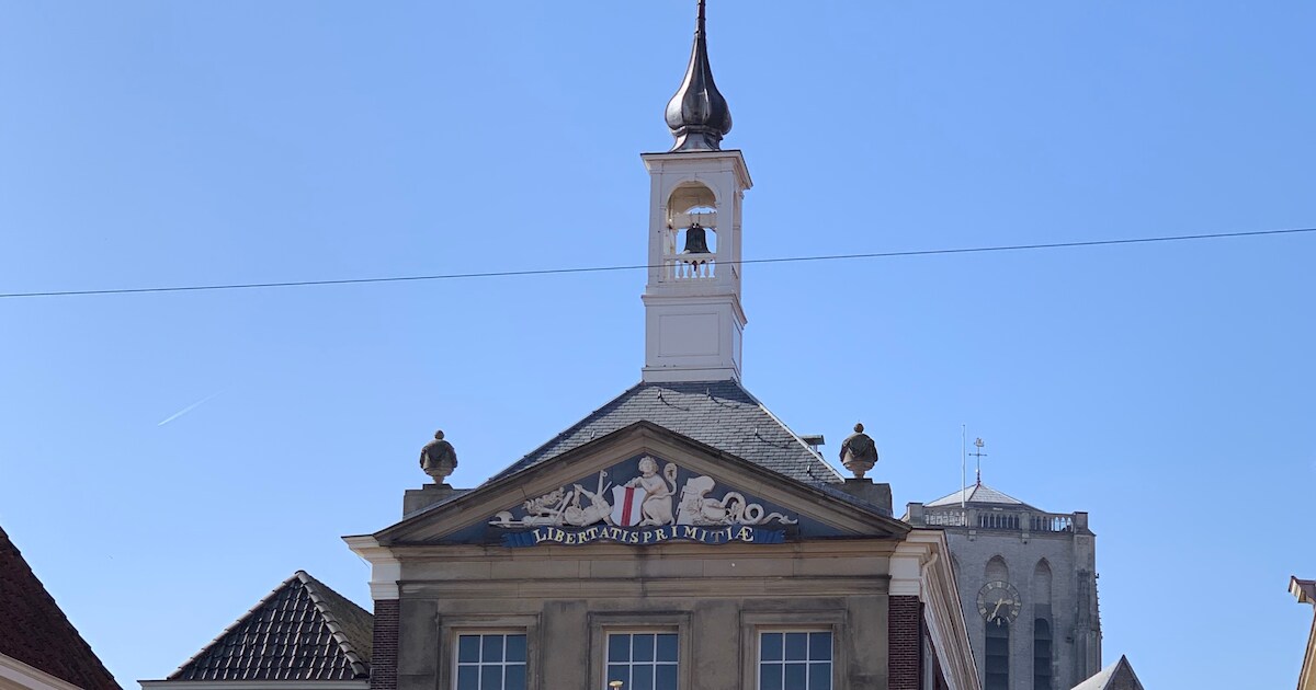 Houtrot in beroemd torentje stadhuis Brielle: gemeente grijpt in ...