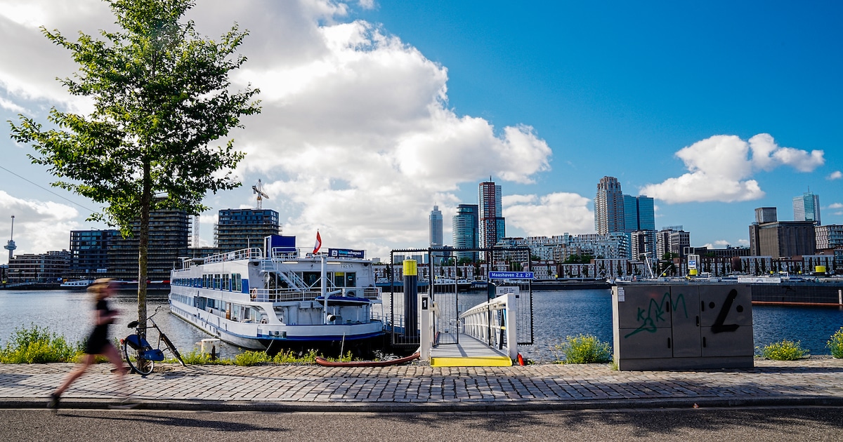 Vluchtelingenboten nog een jaar in havens | Rotterdam | AD.nl