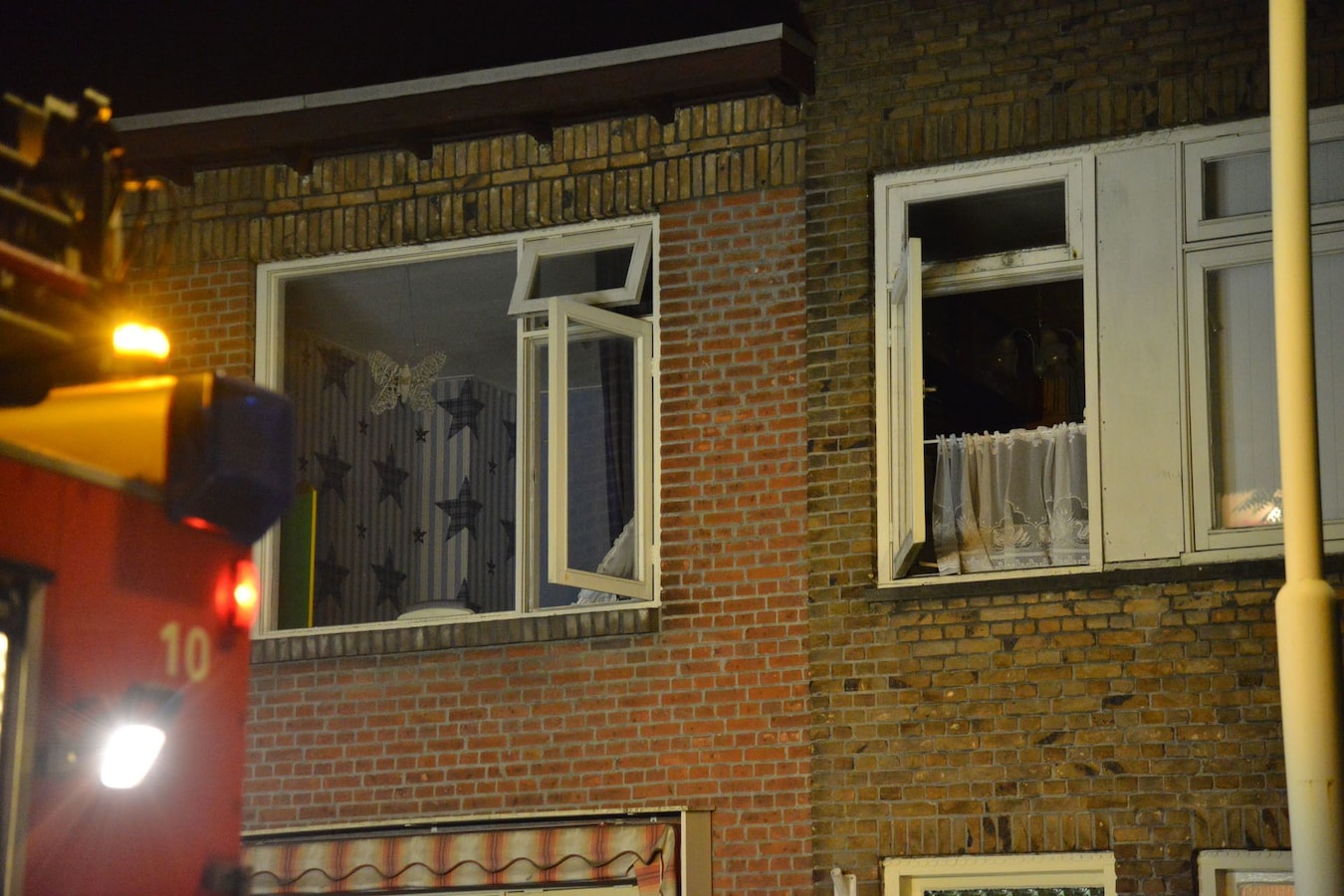 Brand in woning Breda: vermoedelijk kortsluiting in wekkerradio | Foto ...