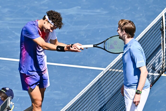 Alexander Boeblik krijgt publiek op de banken met zelden vertoond punt ...