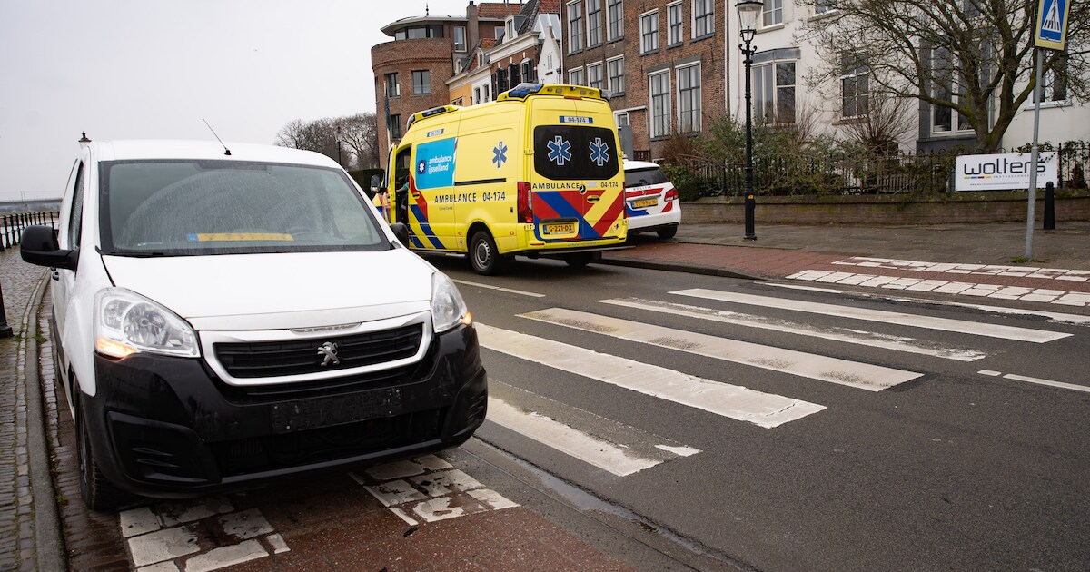 Weer gaat het fout als auto's boven op de rem moeten voor dit ...
