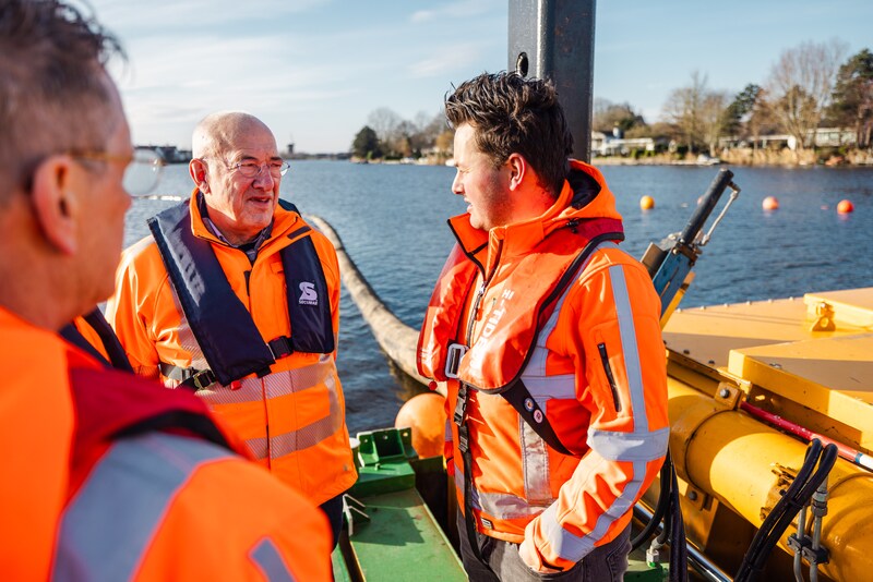 Waterschap baggert Binnenmaas als eerste in Nederland op waterstof ...