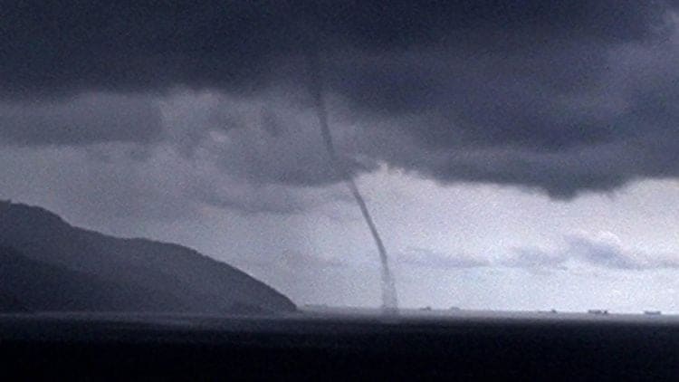 Verwoestende tornado raast door Brazilië, doden en veel gewonden | Foto ...