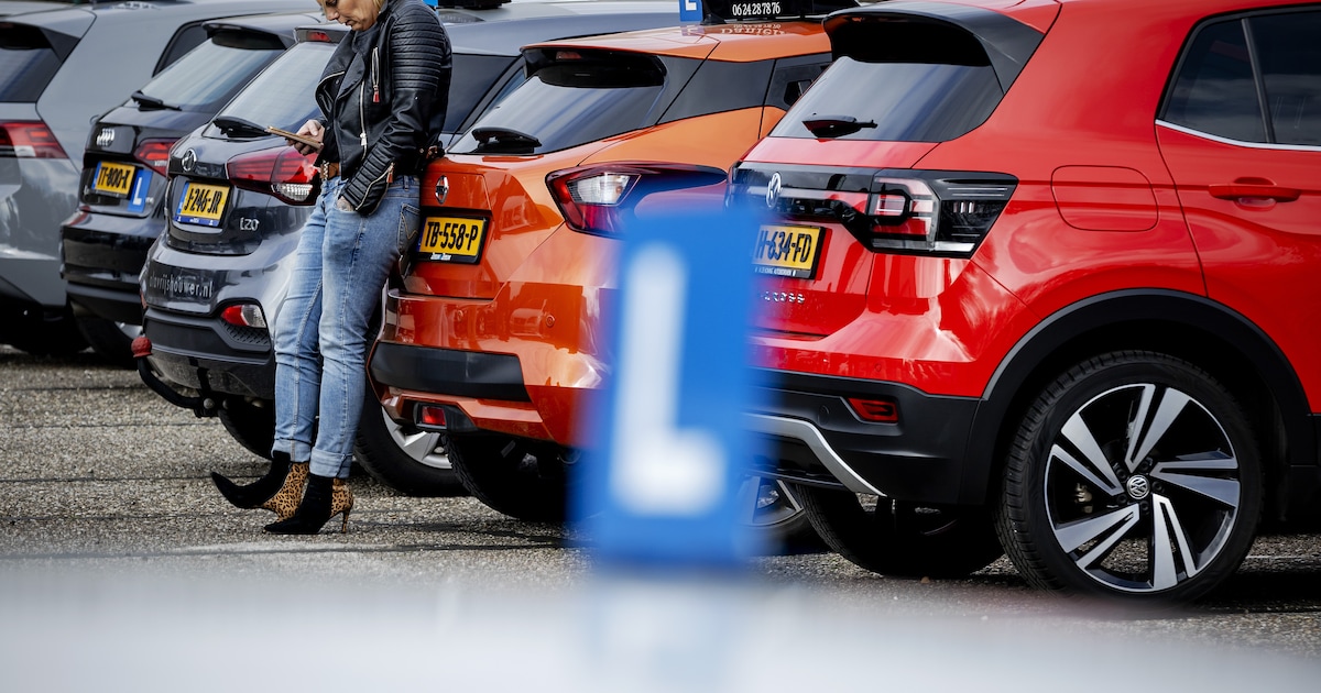 Rijles nemen wordt nog meer wachten; rijscholen overvol | Auto | AD.nl