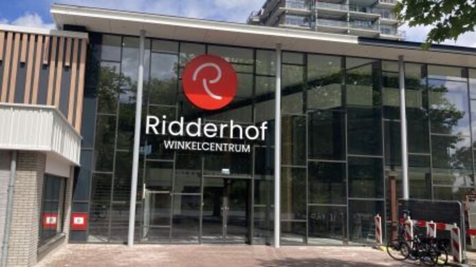 Parkeerplaatsen winkelcentrum Ridderhof worden vernieuwd | Alphen aan ...