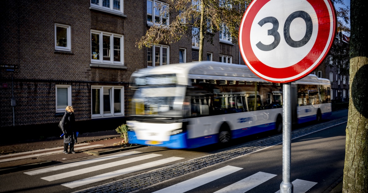 Zegen voor fietsers, maar ramp voor ov: max 30 km/uur haalt busvervoer ...