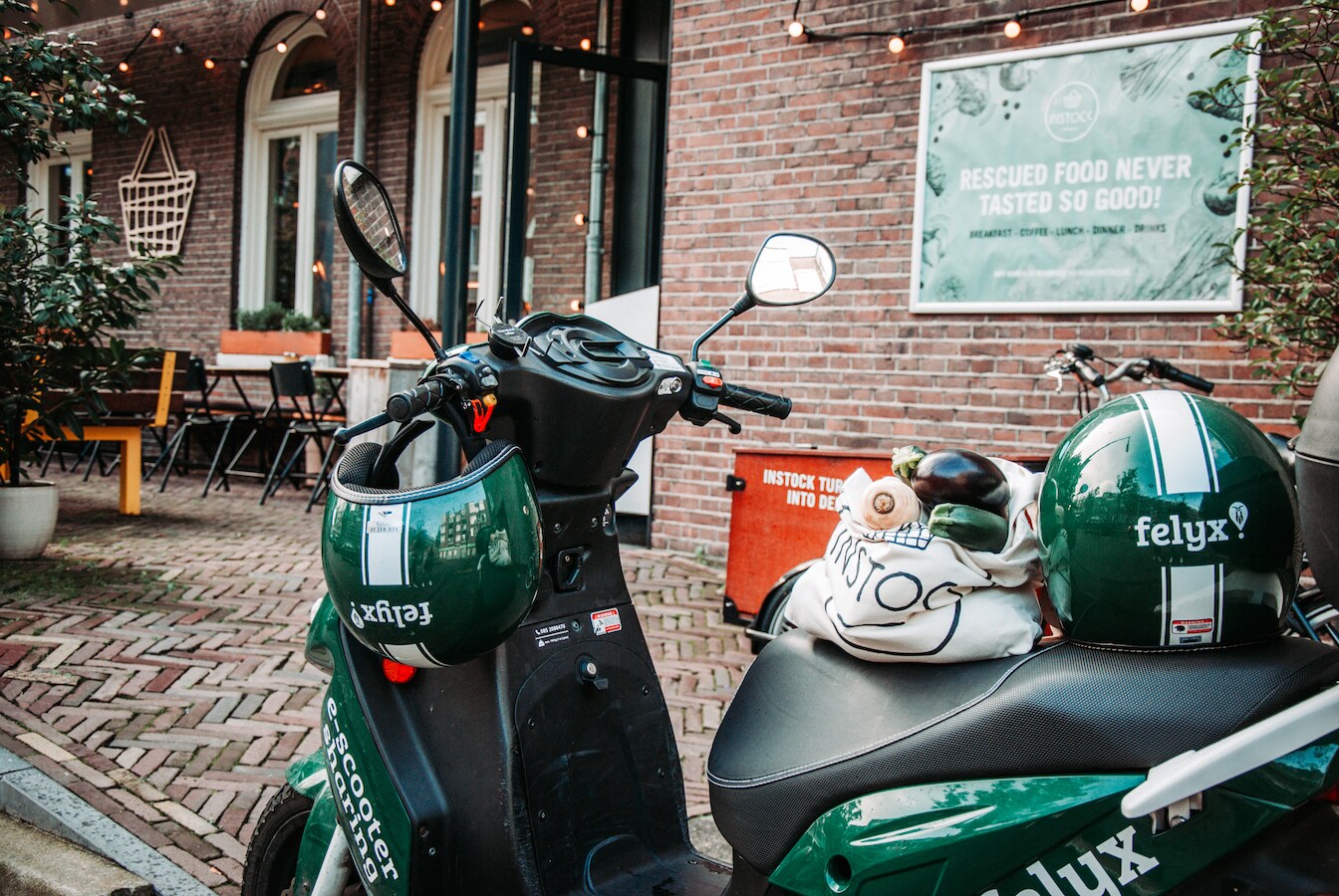 Jump-fiets van straat gehaald, Felyx wordt ook bezorgscooter | Foto | AD.nl