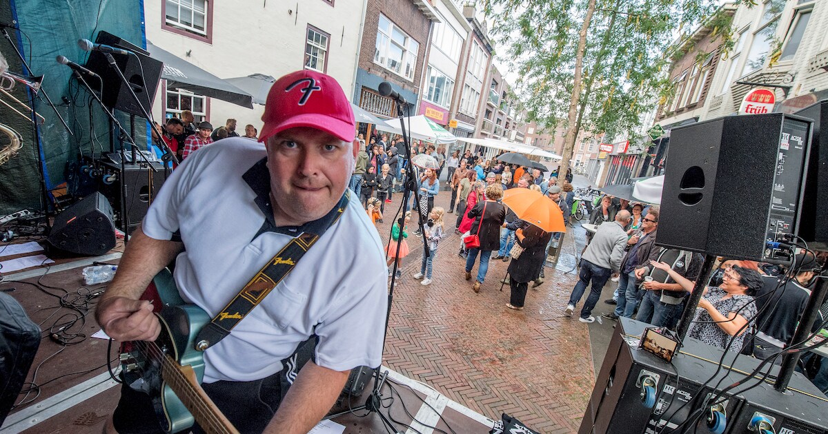 Muzikant Johan Steevens van ‘chillen in een bubbelbad’ overleden: 'Hij ...