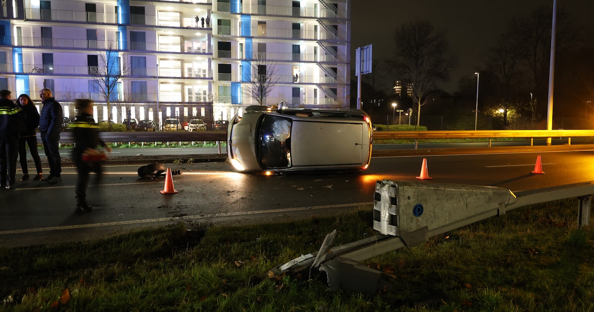 Auto belandt op zijkant bij eenzijdig ongeluk in Groningen | 112 nieuws ...