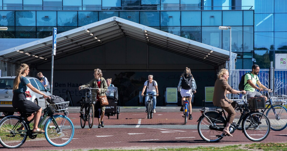 Fietsenstalling Den Haag Centraal moet ruim een jaar dicht, ‘beruchte ...