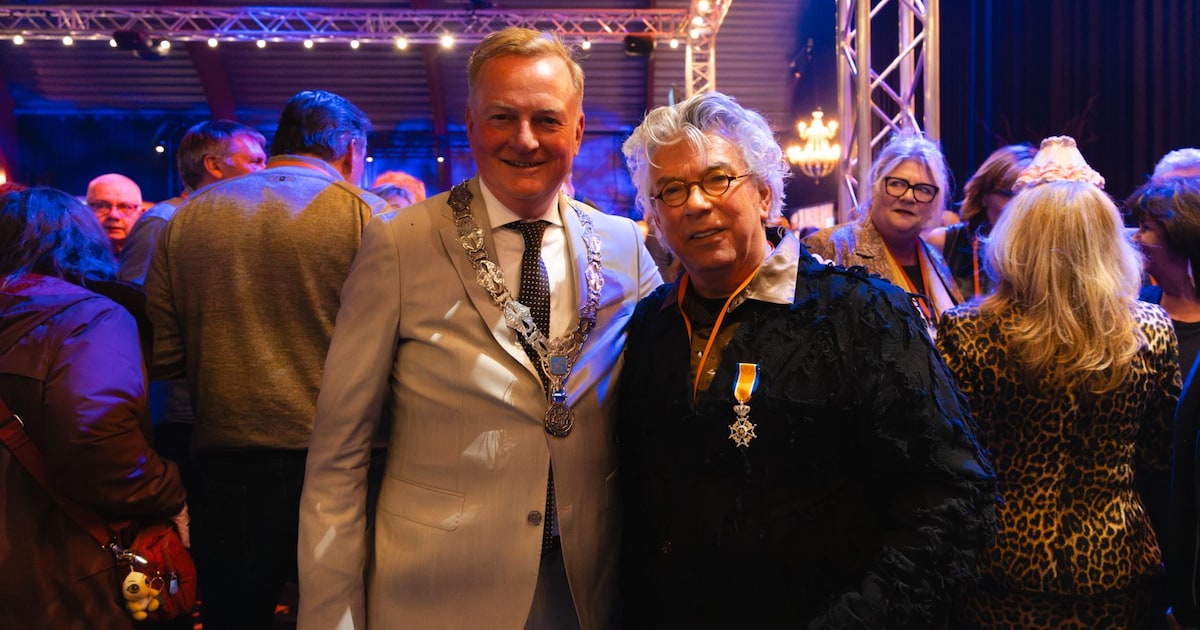 Jacob Bron benoemd tot ridder in de Orde van Oranje-Nassau in ...