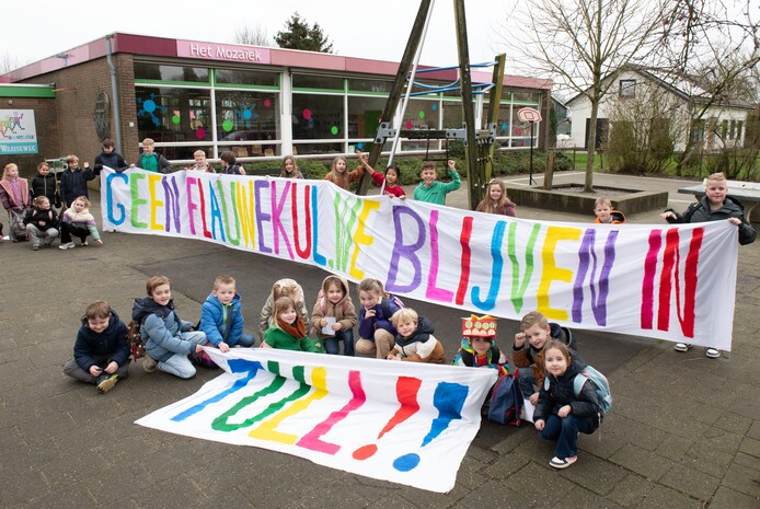 Tull en ‘t Waal blijft strijden voor behoud van geliefde basisschool Het Mozaïek: ‘Sluiting móet ...