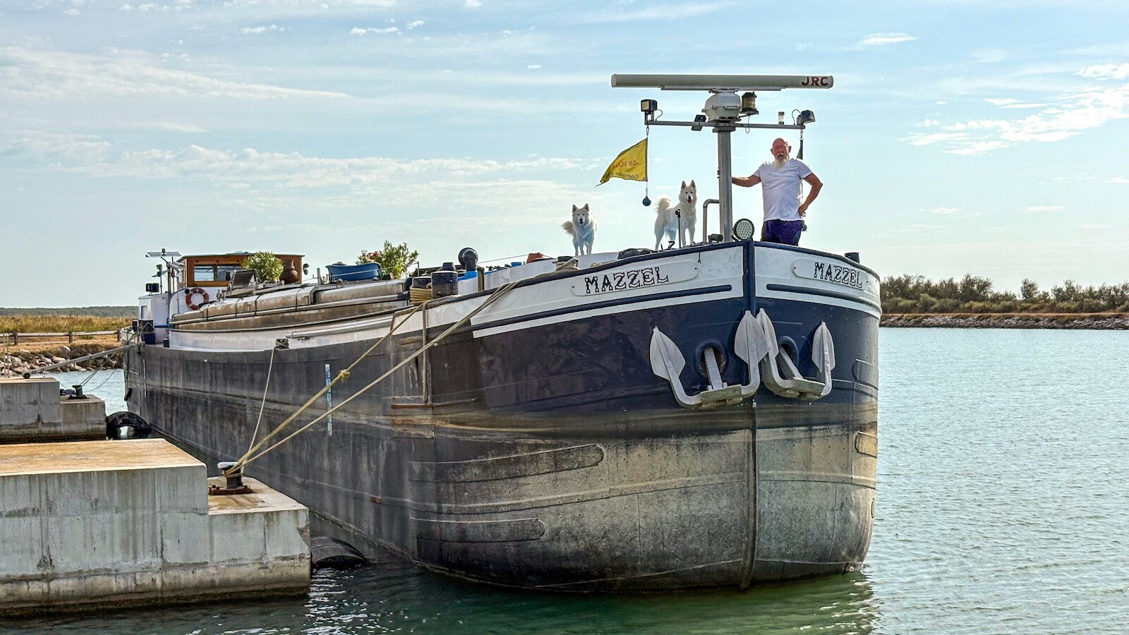 Eric en Anja zitten met hun boot vast in Frankrijk: ‘We kunnen geen kant op’ | Foto | AD.nl
