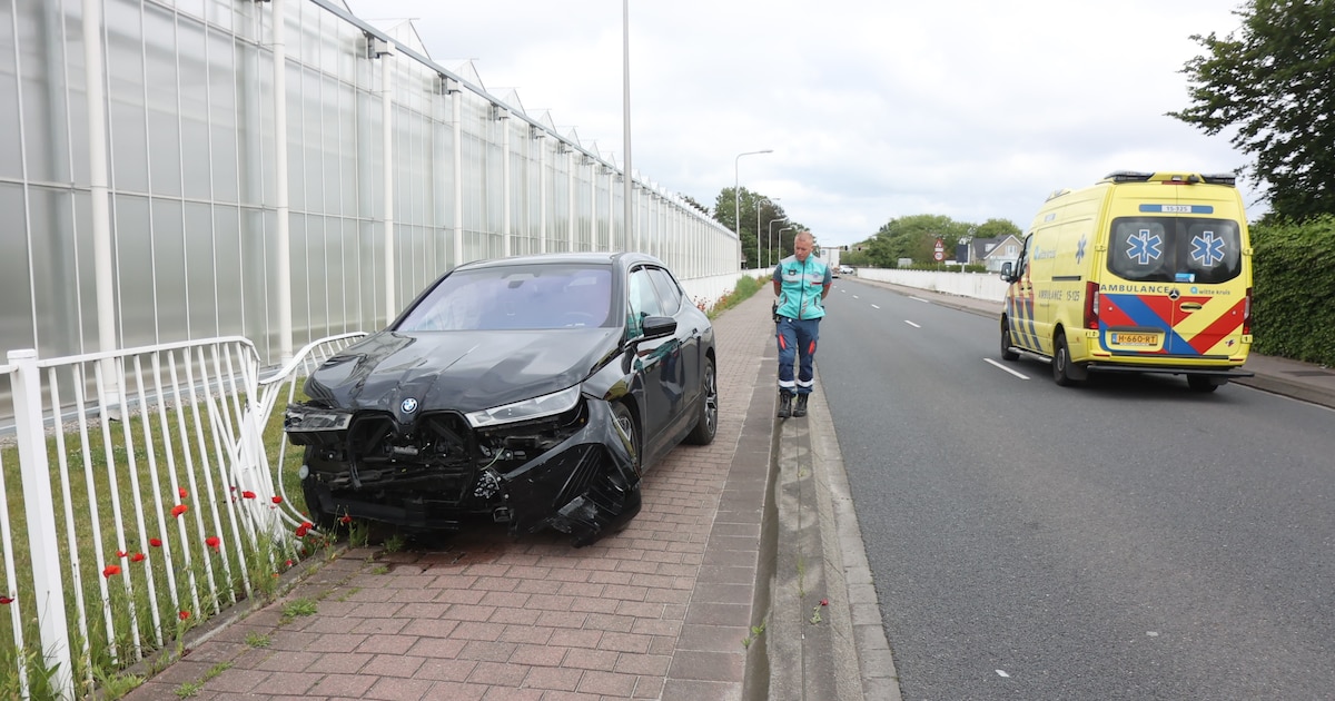 Forse schade na aanrijding in Honselersdijk, andere bestuurder rijdt ...