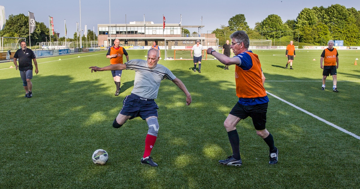 Samen oud worden met Walking Football: ‘Op het veld en in de kantine ...