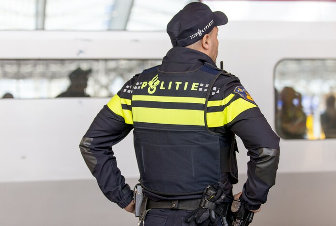 Oplichters actief in Middelburg vermommen zich als agenten, politie waarschuwt | Middelburg | AD.nl