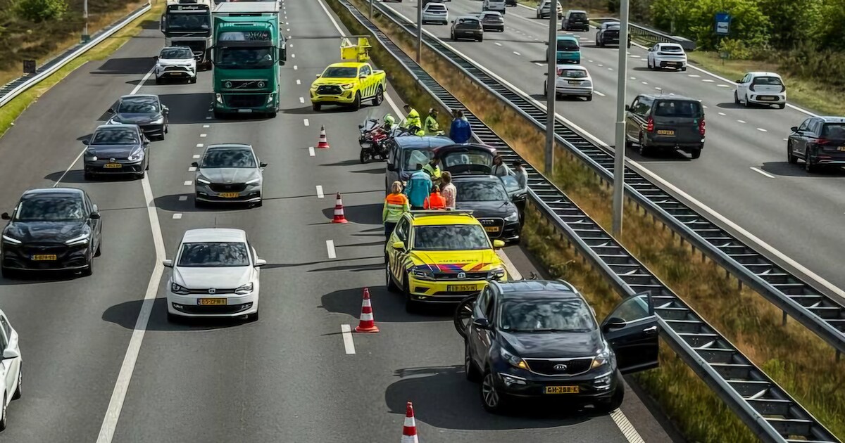 Ongeluk op A50 bij Arnhem zorgt voor flinke file | Arnhem | AD.nl