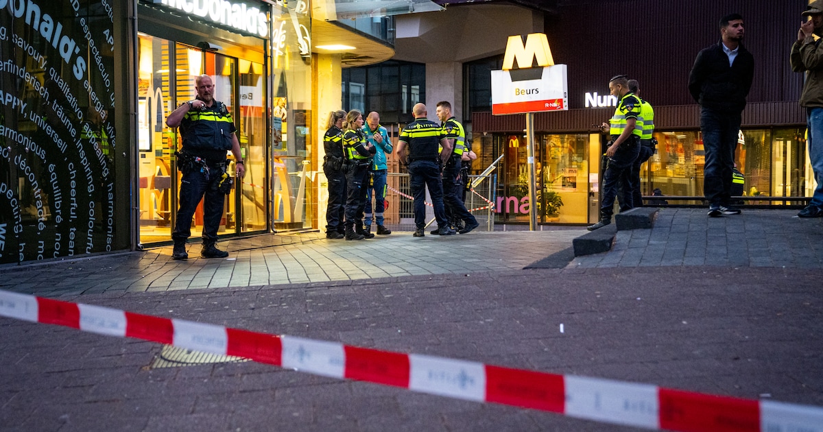 Persoon afgevoerd naar ziekenhuis na steekpartij voor McDonalds bij ...