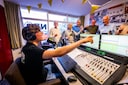 Radio-dj Nathan (16) draait vooral oude muziek: ‘Van Bob Marley en Doe ...