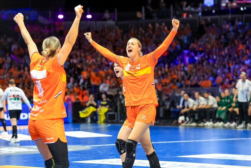 Handbalsters denderen door op WK en bereiken halve finales na zege in ...