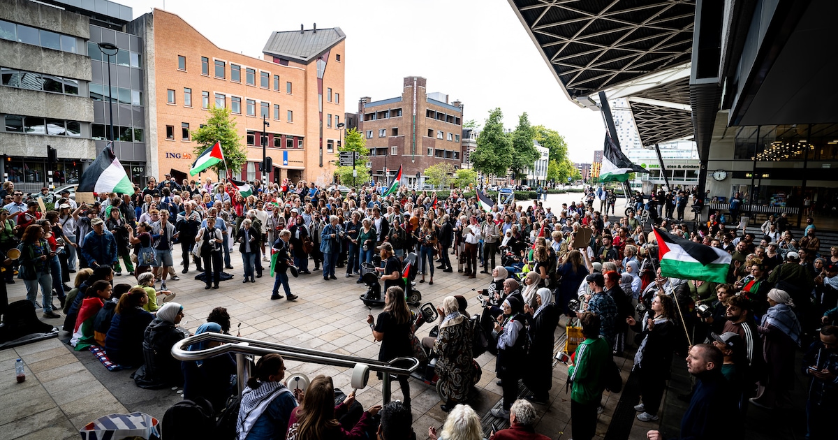 Groot Gaza-protest bij station Tilburg, ook potten en pannen in Breda ...