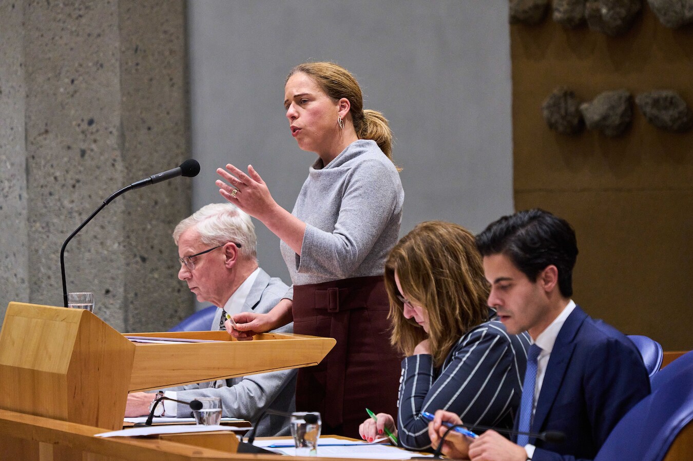 AOW mogelijk toch ruim twee tientjes per maand hoger, Eerste Kamer ...