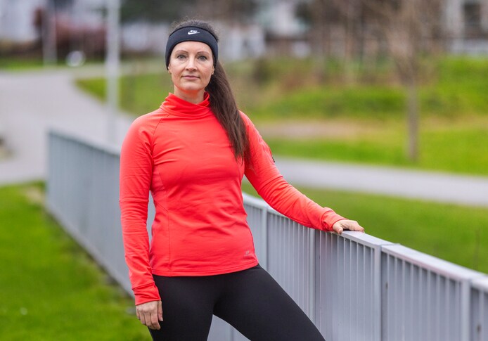 Marjolein haalt jaar na dramatisch ongeluk finish van halve marathon ...