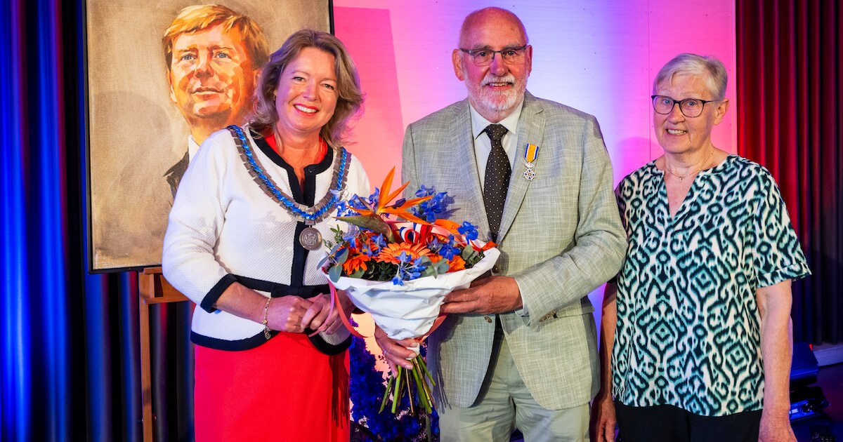 Blijdschap en verbazing bij John Blom over onderscheiding | Overbetuwe ...