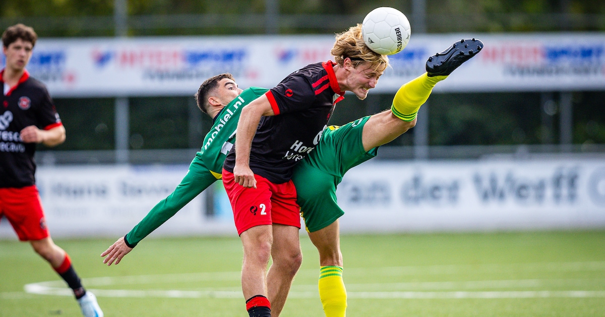 Scheidsrechter geblesseerd, kopstoot uitgedeeld, speler gilt het uit en ...