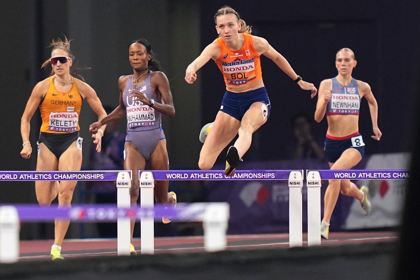Femke Bol raast naar finale 400 meter horden op WK: ‘Ik was er klaar ...