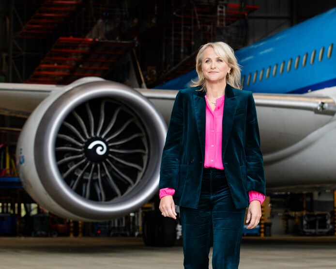 KLM-topvrouw hekelt duur Schiphol: ‘KLM betaalt business class voor ...