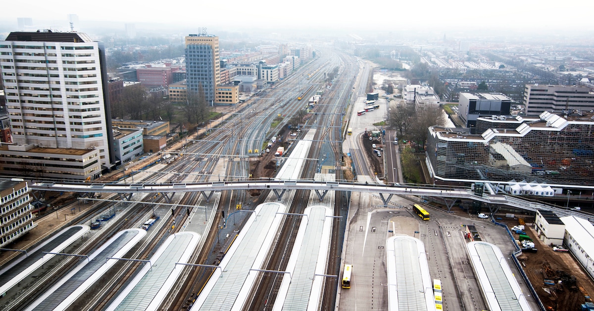 Moreelsebrug voorlopig nergens mee verbonden | Regio | AD.nl